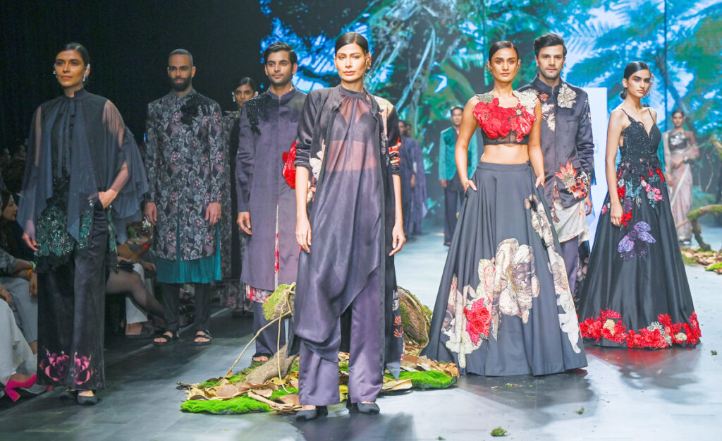 R|Elan™ brought The Glamour of Couture By Varun Bahl at Lakmé Fashion ...