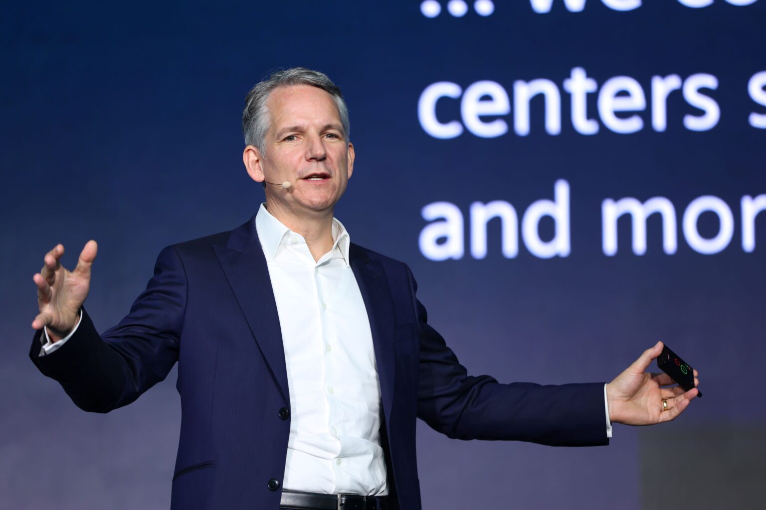 Siemens spotlights high-tech solutions to accelerate digital ...